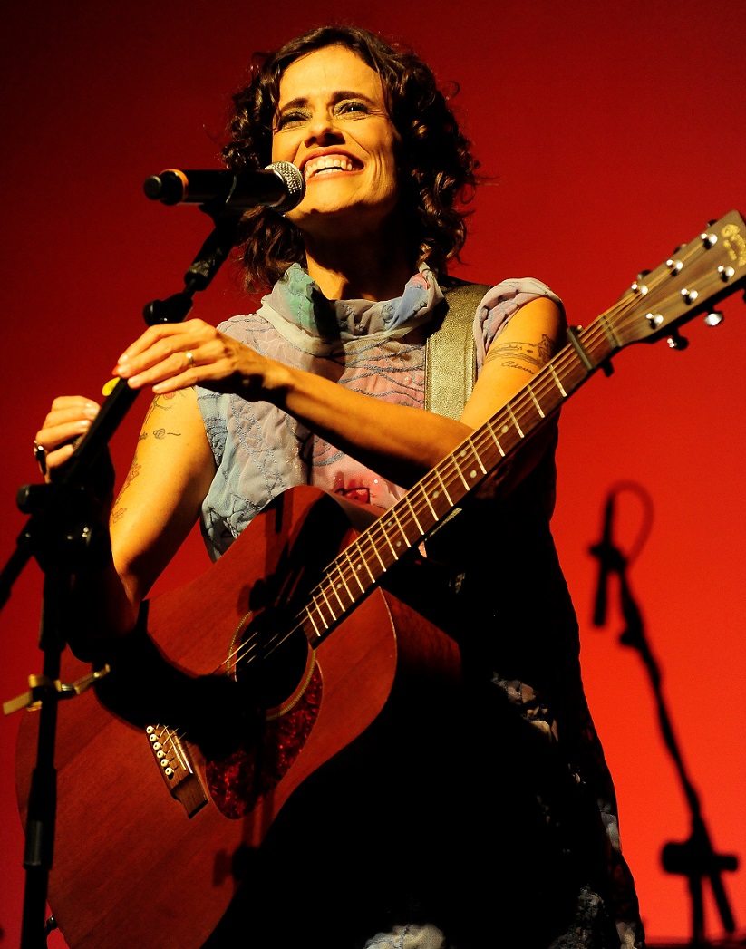 Zélia Duncan prepara repertório para grande concerto com Orquestra ...