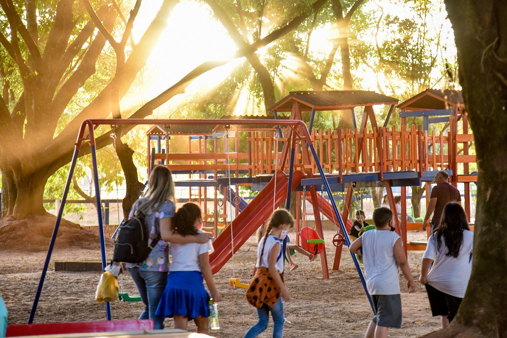 Playground do Lago Azul recebe nome de Maria Clara Oliveira - Diário do Rio Claro