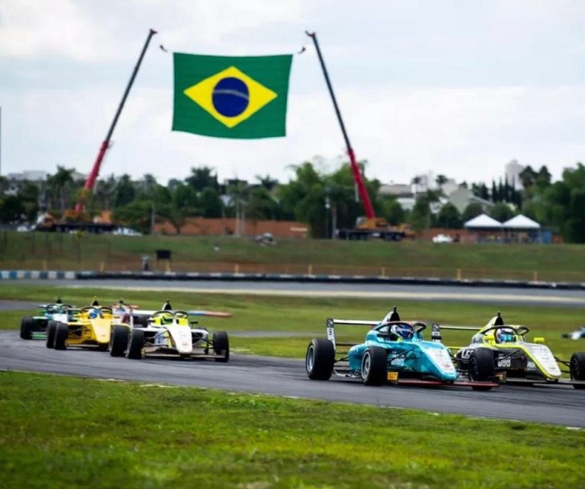 Com preliminar da F1, Fórmula 4 Brasil anuncia calendário para 2023 ...